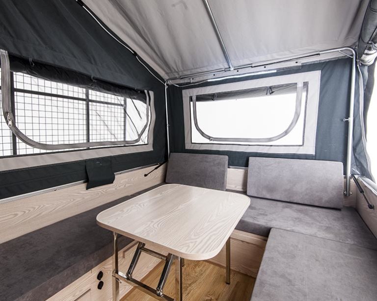 דגם Dominator דגם מקולקציית נגררי הקמפינג של Black Series